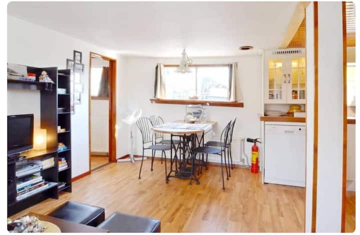 Houseboat Bnb In Amsterdam - Amsterdam
