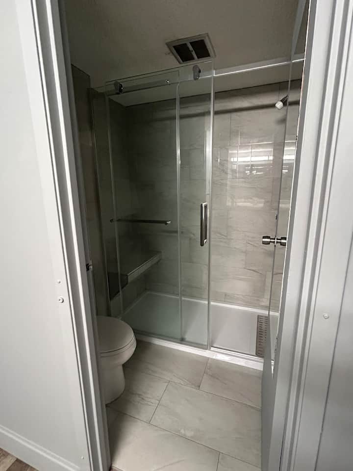 Cozy Room - Ready To Rent - Medicine Hat