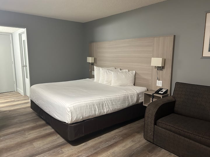 Cozy Room - Ready To Rent - Medicine Hat
