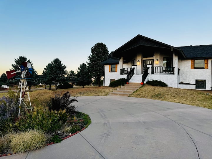 Christmas Tree Farmhouse With Large Open Space - Parker, CO