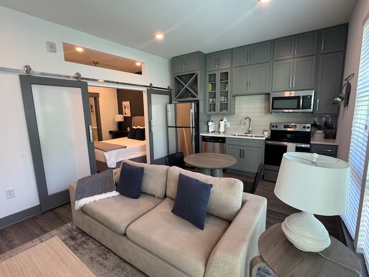 Uptown Apartment W/ Amenities! - Charlotte