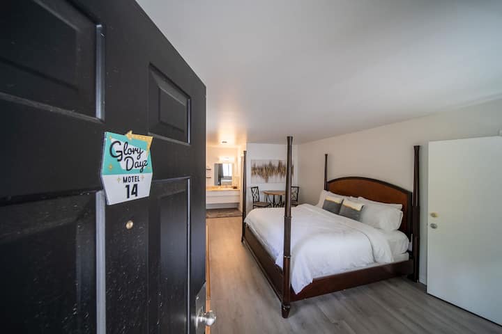 Room 14 - King - Eureka Springs, AR