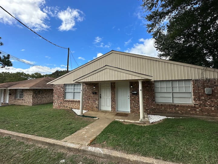 Piney Woods 7 - King Bed - Texarkana, TX