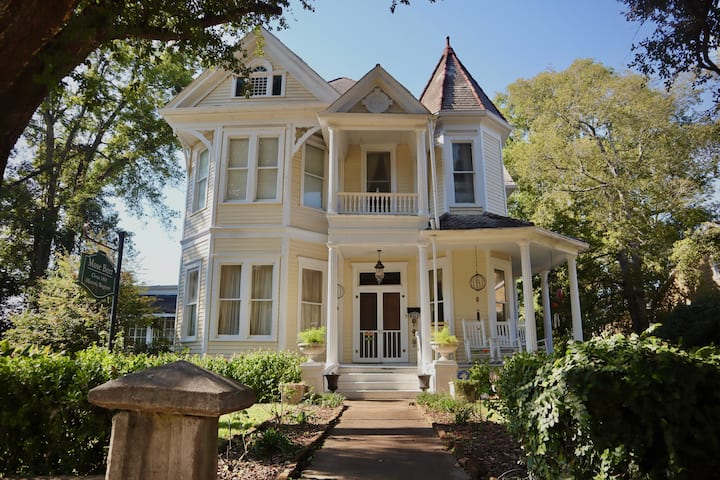 Historic Downtown Natchez Grand Victorian - Natchez, MS