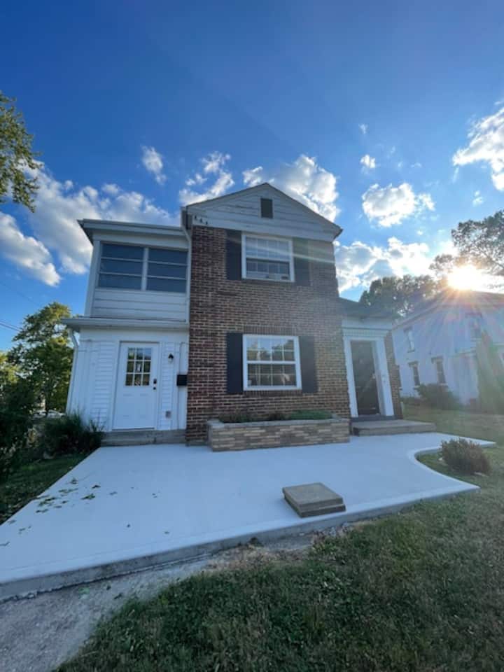 Beautifully Remodeled Apartment - Cincinnati