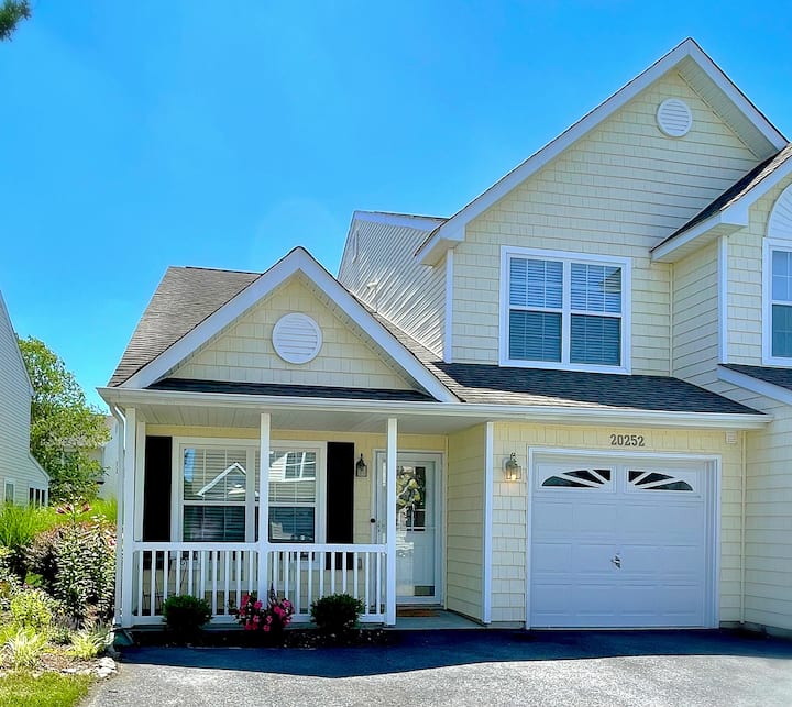 Quaint Cottage At Rehoboth Beach - Rehoboth Beach, DE