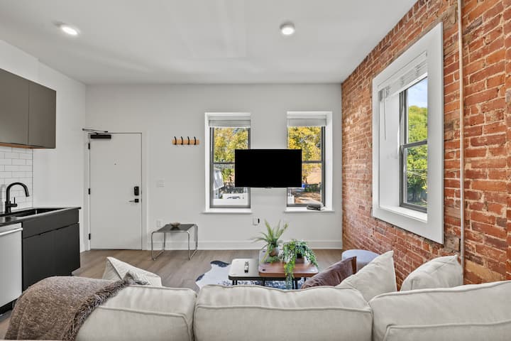 30 Nights • Stylish Stay • Pets & Parking - Columbus, OH
