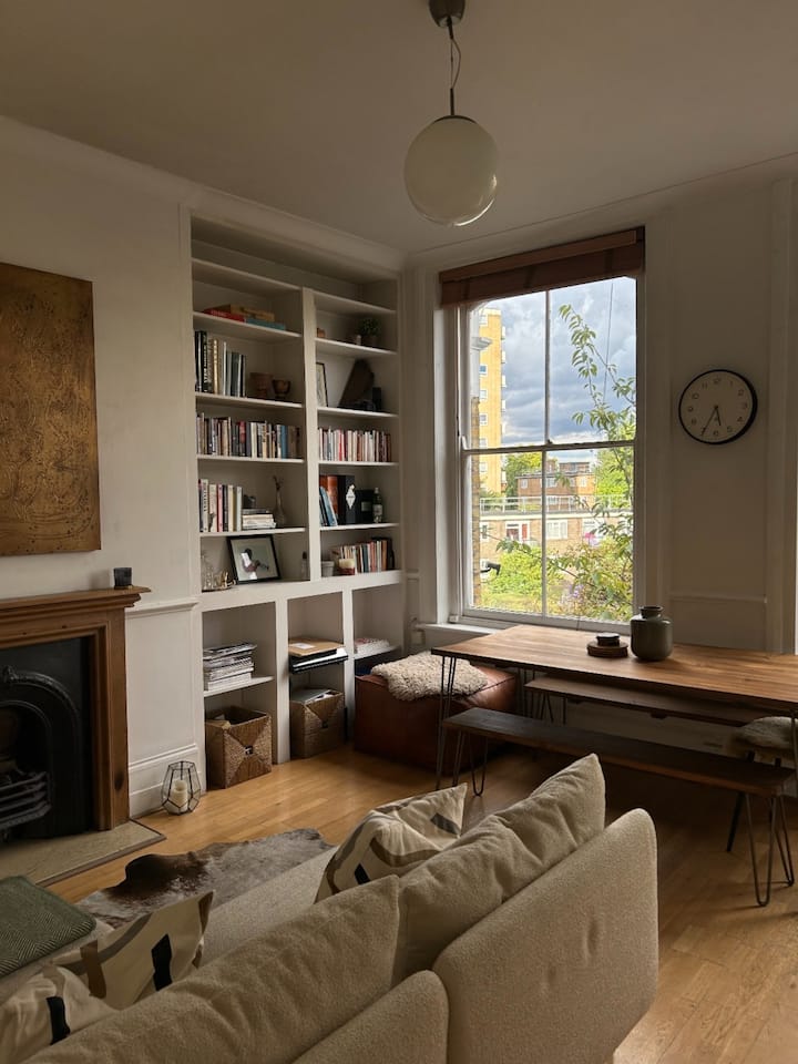 Spacious & Homely 2 Bedroom Flat, Highbury - London