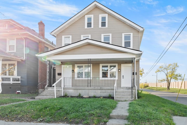 Cityscape Retreat – 30-night Stay Home W/ Backyard - Ohio