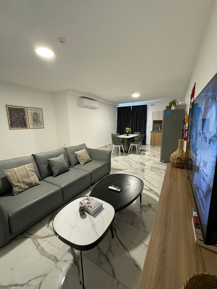 Modern 2-bedroom Apartment With Terrace – By Hostm - Malte