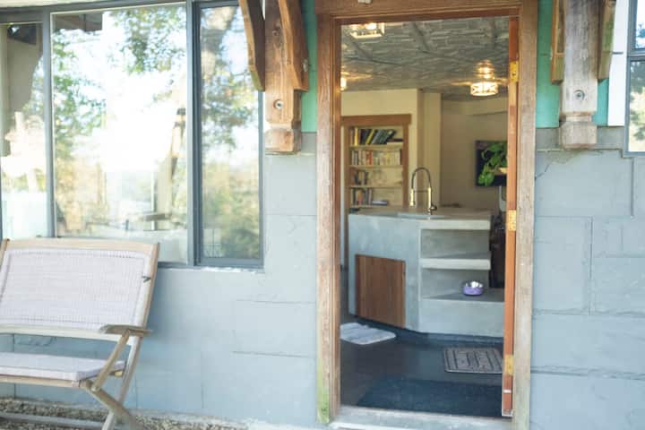 The Sea Breeze - Galiano Island