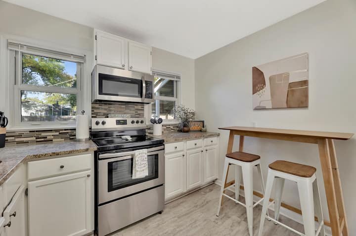 *Last Minute Discount Available!* Deluxe 2bd/1bath - Wichita, KS