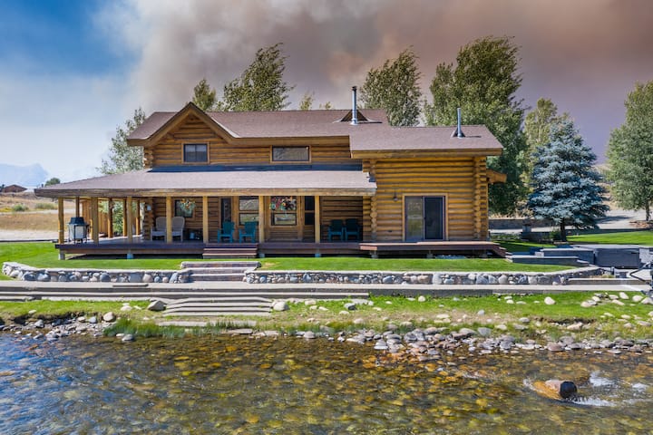 Whispering River Lodge - Stanley, ID
