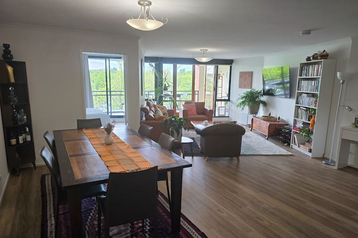 Fab City Apartment By The Lake - Belconnen