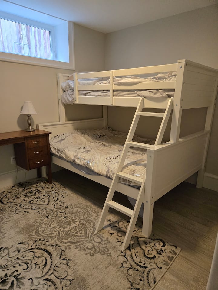 Large Basement Seperate Entrance - White Rock