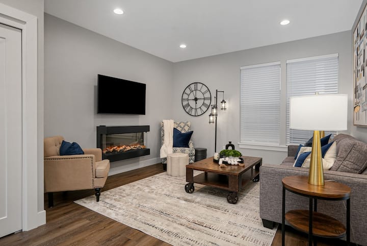 New Salem Luxury Townhome- King Bdrm, Spacious - Salem, OR