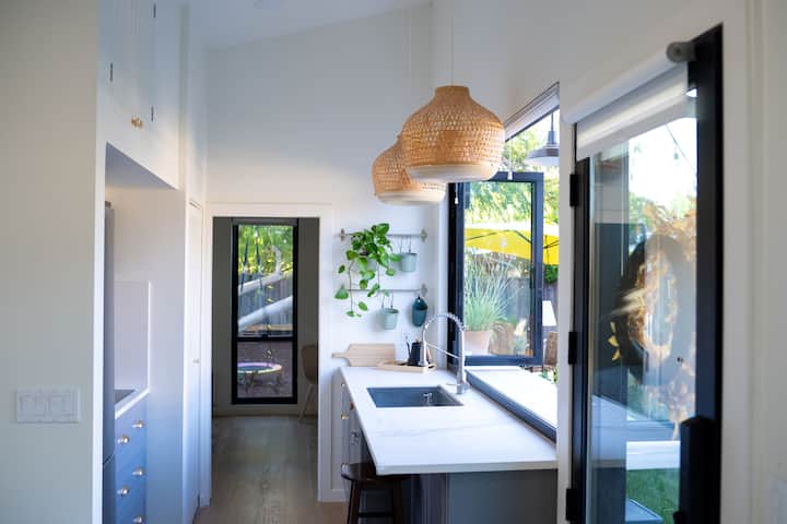 Bright And Airy Garden Suite - Santa Clara, CA