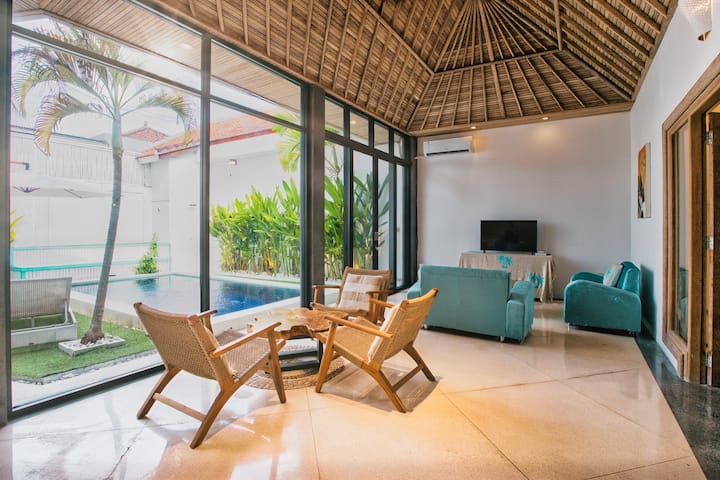 1-level 3br, Enclosed  Wide Living Room : Seminyak - Sanur