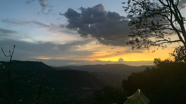 El Paraíso En La Montaña - La Mesa