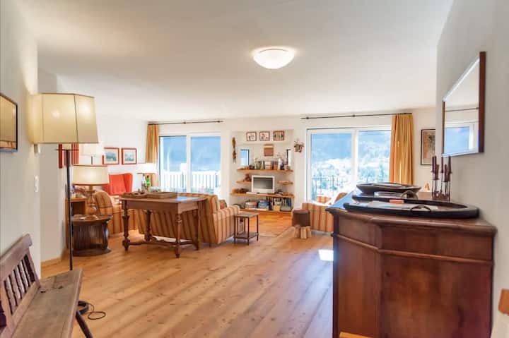 Chesa Saura - Cozy Apartment In Engadina - Zuoz
