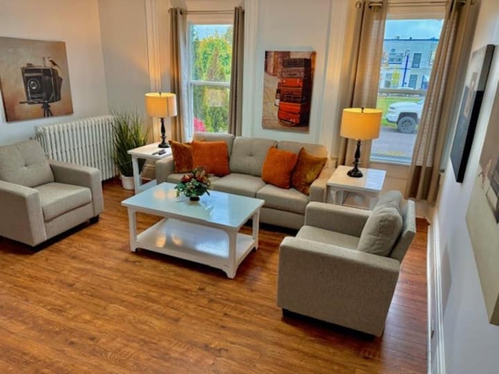 Stylish & Comfy 2 Bedroom Apt Downtown Ch'town - Charlottetown
