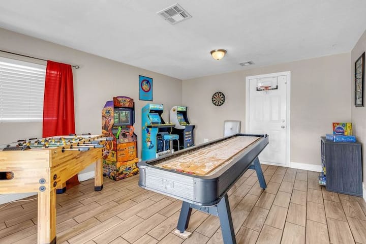 Private Resort Size Pool W/arcade- Sleeps 14! - Las Vegas, NV