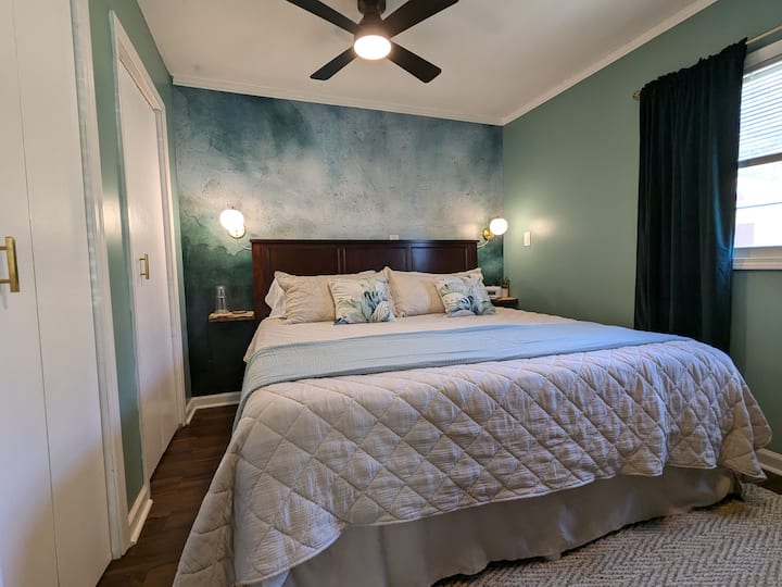 Stylish, Peaceful Guesthome - King Bed, Fast Wi-fi - Douglasville, GA