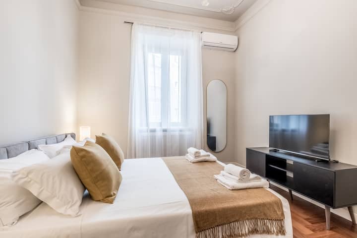 Eleganza E Comfort Di Fronte La Metro San Giovanni - Rome