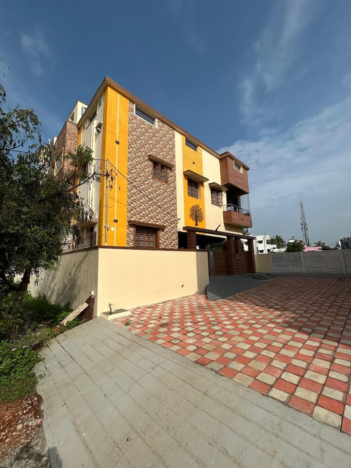 Entire House: 6 Studios, 3 Ac & 3 Non-ac Rooms - Coimbatore