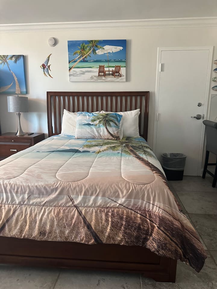 Daytona Oceanside Inn Condo - Daytona Beach, FL