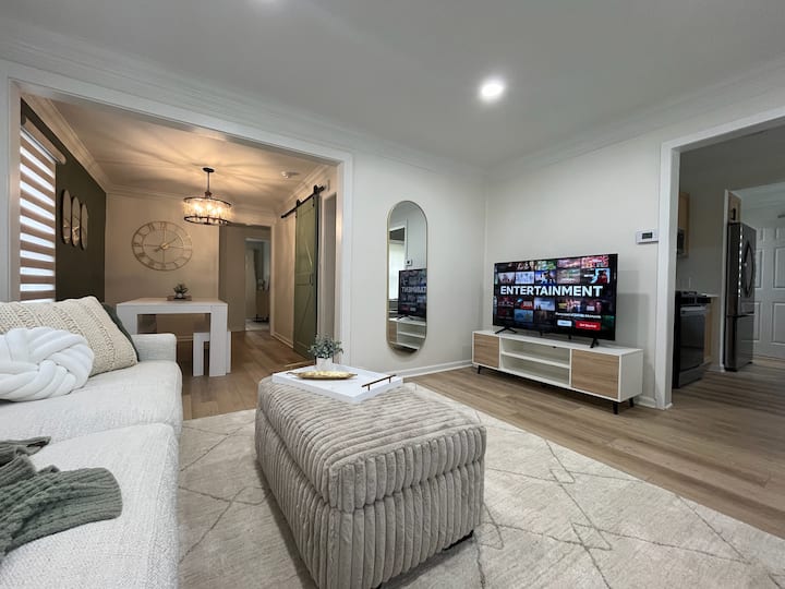 Upscale Family Home 5b3ba (King) - Troy, MI