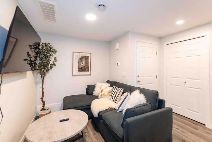 *Chappelle Bontiquebnb*legal Basement Unit/sleep 3 - Edmonton