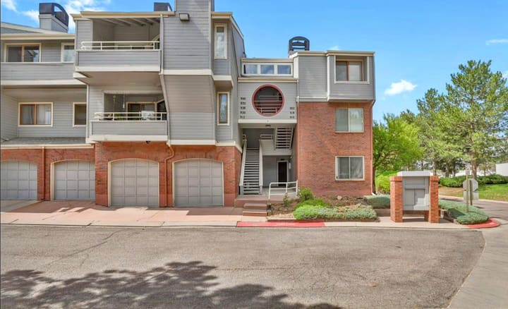 Condo In Colorado Springs - Colorado Springs, CO