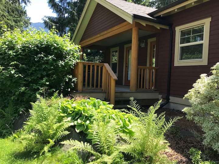 Beautiful Appointed Cottage! - Cultus Lake