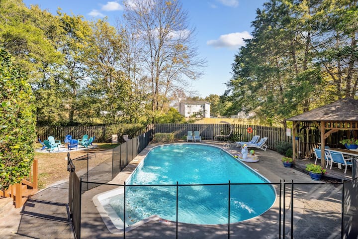 S Clt Home, Close To Everything. Large, Hot Tub - Charlotte, NC