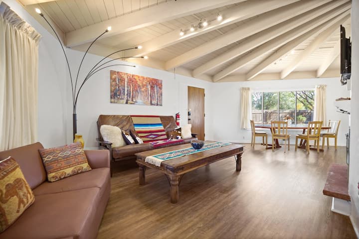 Taos Pine Home - Hottub - Entire House - Taos, NM