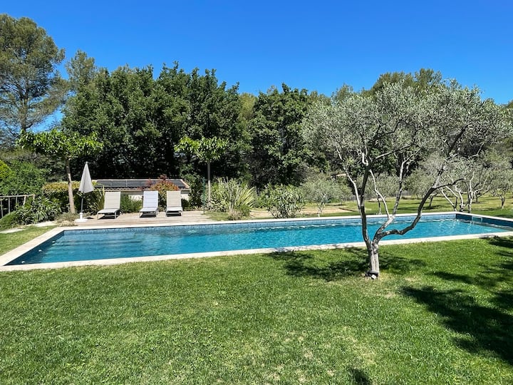 Villa Avec Piscine, Cireline - La Fontaine Du Roy - Rognes