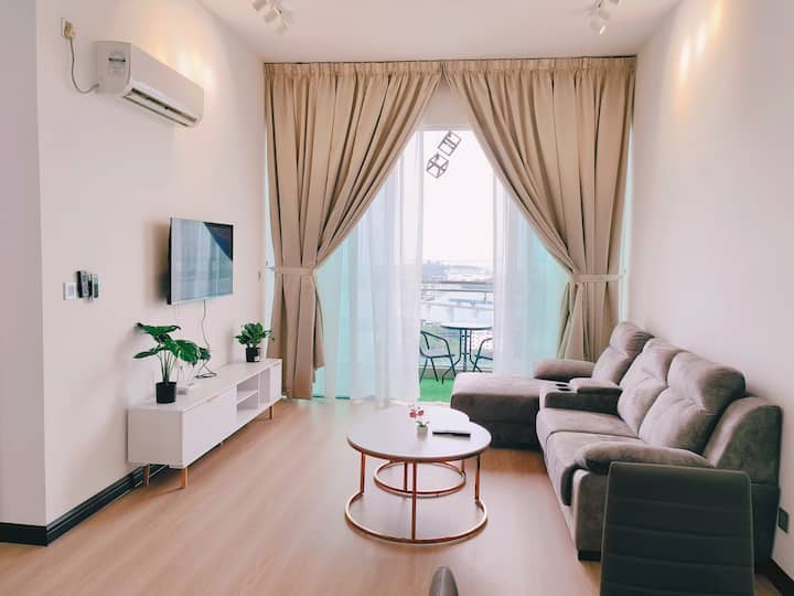 Lovely Seaview Large 2+1 Apt-jacuzzi/free Parking - Yishun