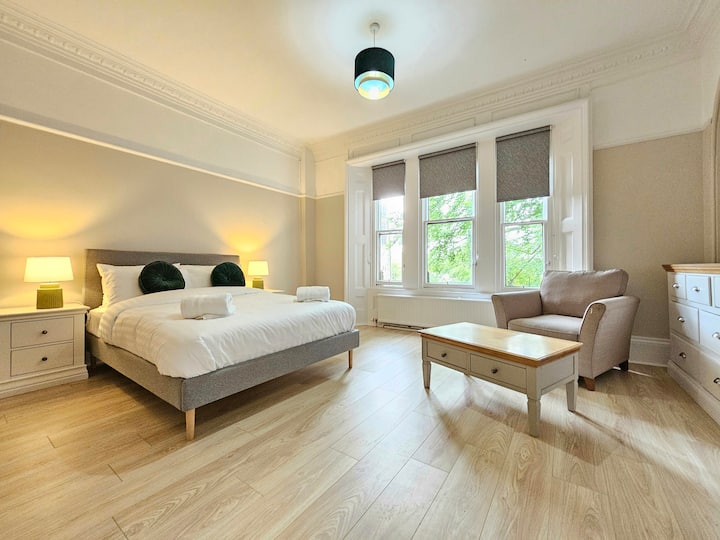 Broomfield: Ensuite With King Size Bed - イギリス シェフィールド