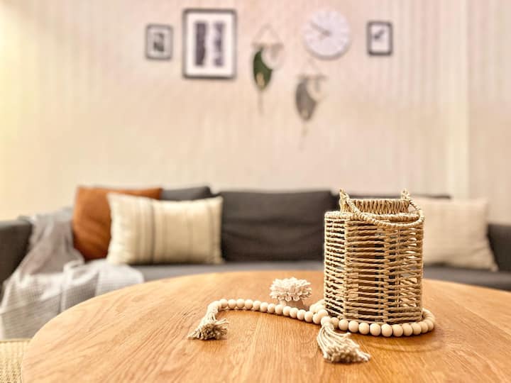 Modern Boho Charm In Kallio | Walk To City Center - フィンランド ヘルシンキ
