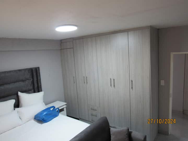 Azrisi Fully Furnished Apartment 1 - Kempton Park