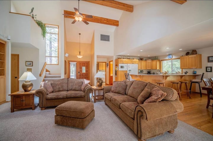 Sunriver Retreat Family Friendly W/sharc + Hot Tub - Sunriver, OR