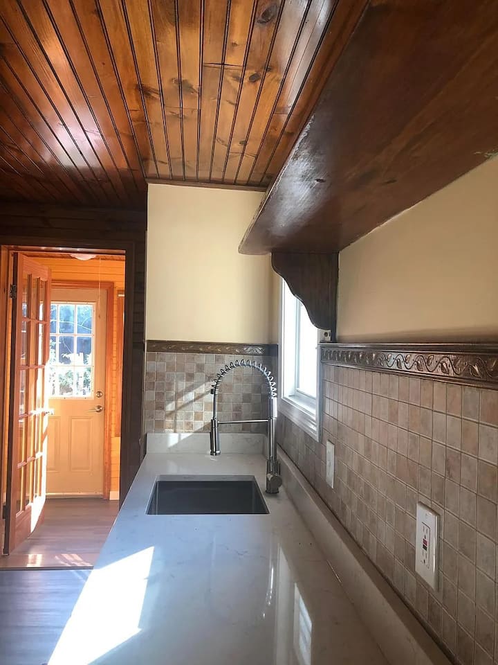 Charming Cottage  House, 2 Bedrooms &  Jacuzzi Tub - Portland