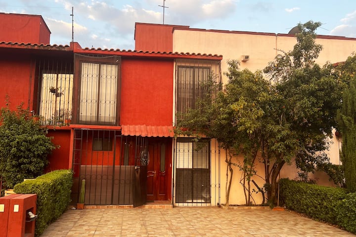 Casa Amplia De 3 Recámaras - Toluca