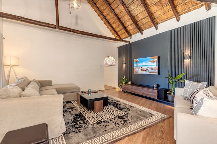 Elegant Villa| 15 Guests| 7br | Backup Power| Boma - Randburg
