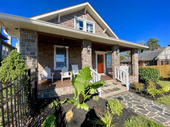 Downtown House Steps From It All - Saluda Lake, SC