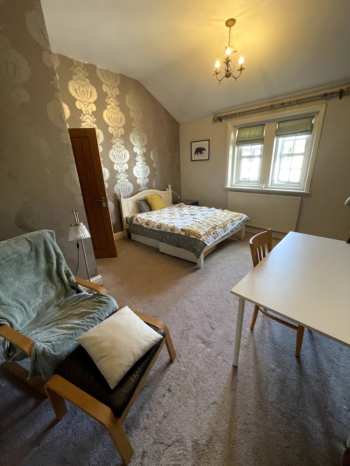 Room - Burley In Wharfedale - Working Professional - Ilkley