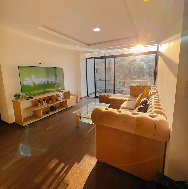 Amplio Departamento Familiar En Zona Segura - Loja