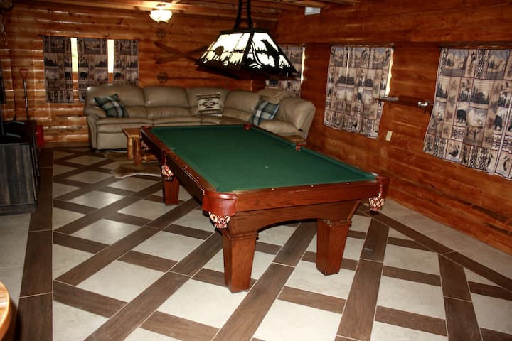 Grand Cabin, Hot Tub, Pool Table - Ruidoso, NM