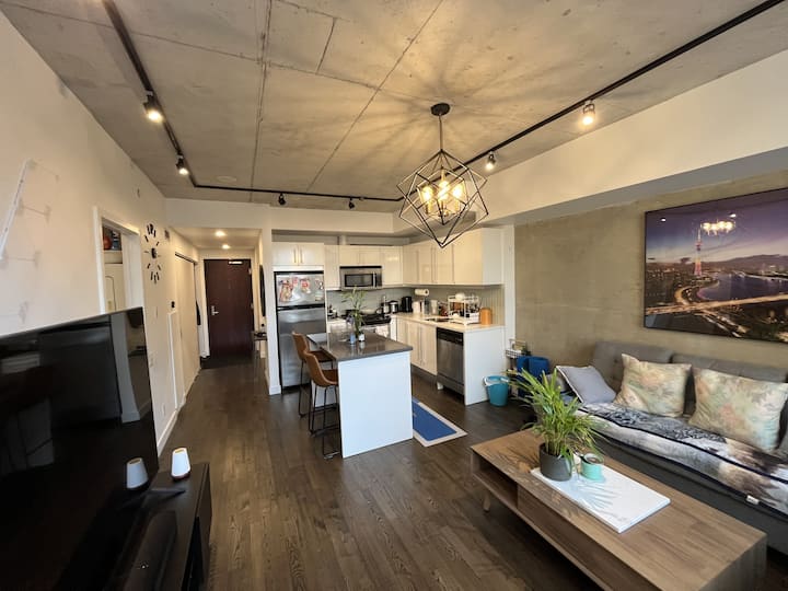 Paradise In The 6ix - Toronto